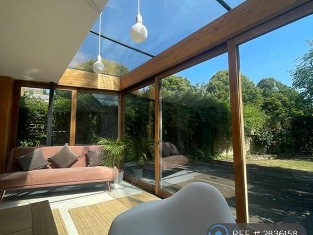 4 bedroom end of terrace house to rent