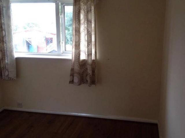 4 bedroom end of terrace house to rent