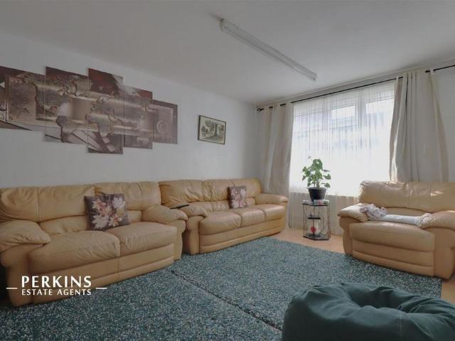 4 bedroom end of terrace house to rent