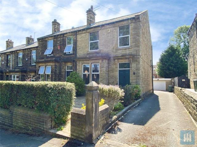 4 bedroom end of terrace house to rent