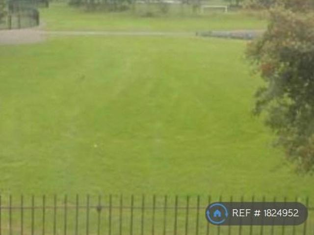 4 bedroom end of terrace house to rent