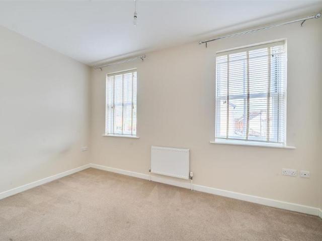 4 bedroom end of terrace house to rent