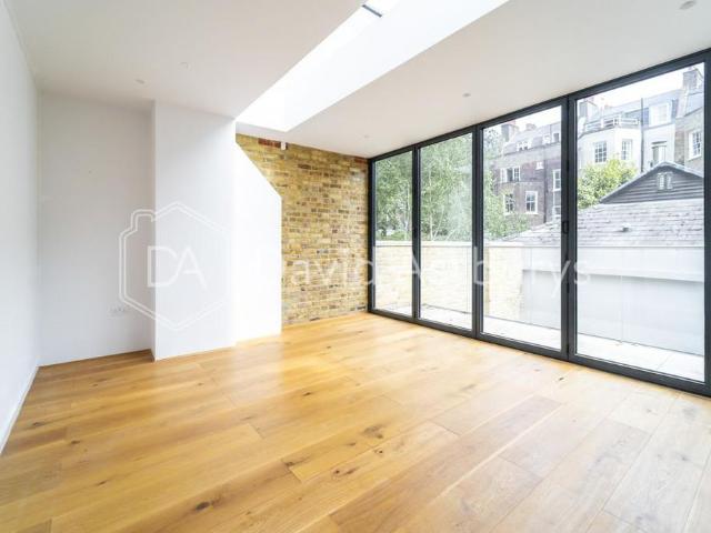 4 bedroom end of terrace house to rent