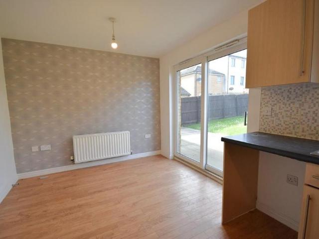 4 bedroom end of terrace house to rent