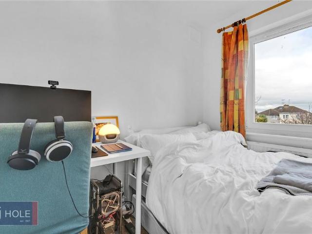 4 bedroom end of terrace house to rent