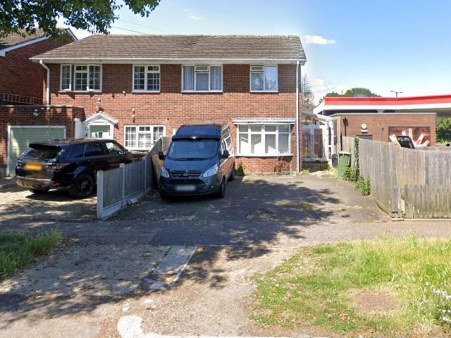 4 bedroom end of terrace house to rent