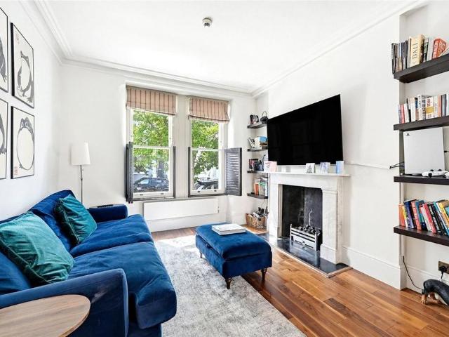 4 bedroom end of terrace house to rent