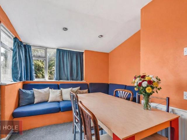 4 bedroom end of terrace house to rent