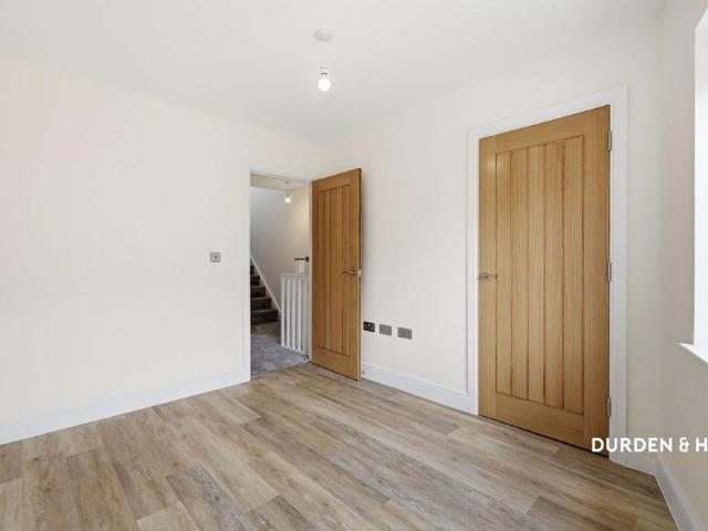 4 bedroom end of terrace house to rent
