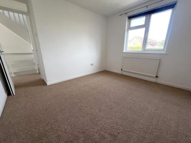 4 bedroom end of terrace house to rent