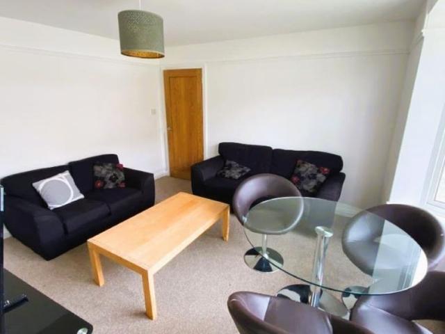4 bedroom end of terrace house to rent