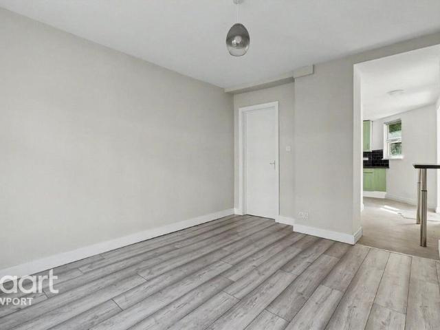 4 bedroom end of terrace house to rent