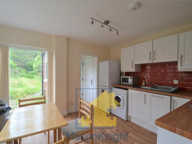 4 bedroom end of terrace house to rent