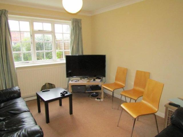 4 bedroom end of terrace house to rent