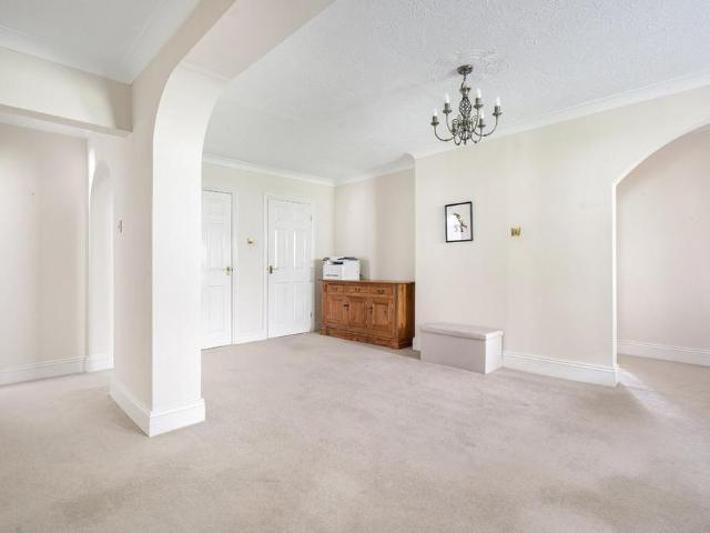 4 bedroom end of terrace house to rent