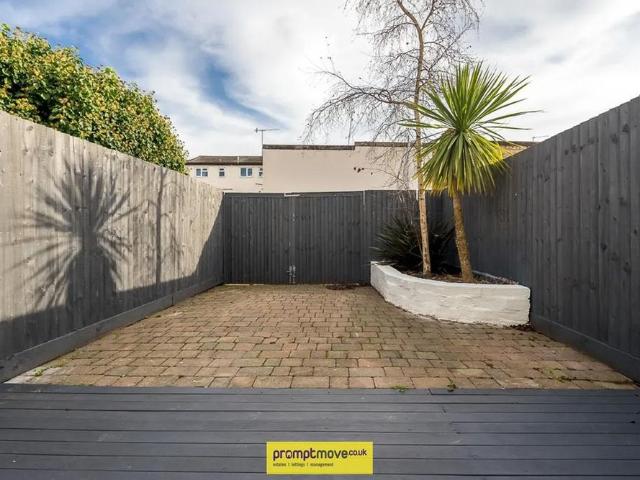 4 bedroom end of terrace house to rent