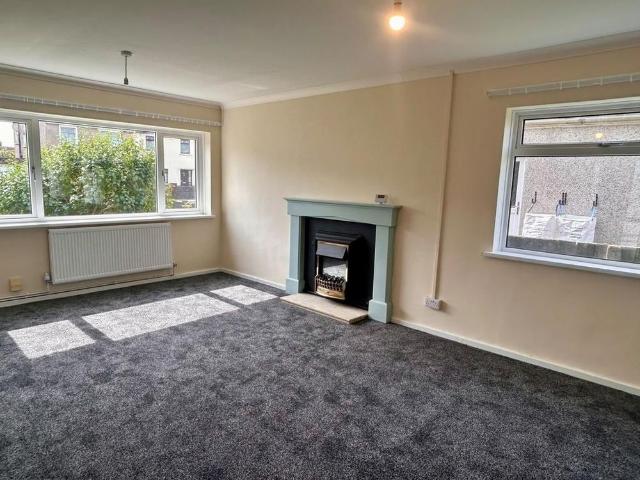 4 bedroom end of terrace house to rent
