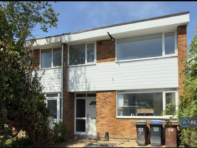 4 bedroom end of terrace house to rent