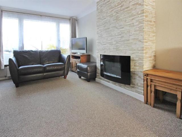 4 bedroom end of terrace house to rent