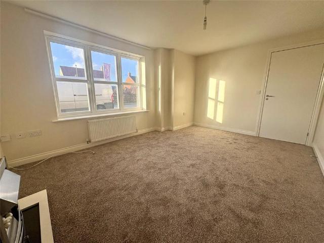 4 bedroom end of terrace house to rent