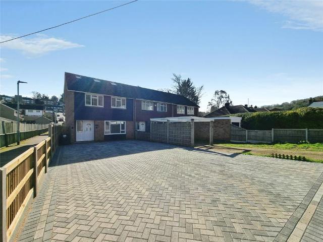 4 bedroom end of terrace house to rent