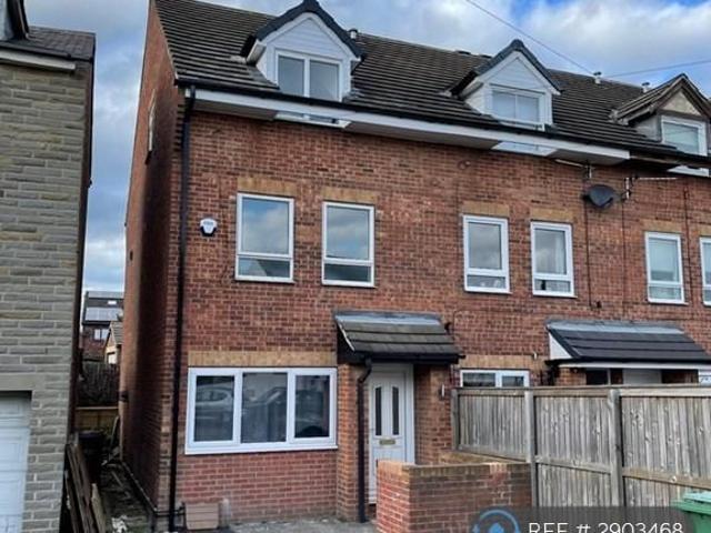 4 bedroom end of terrace house to rent