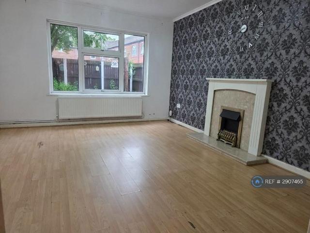 4 bedroom end of terrace house to rent