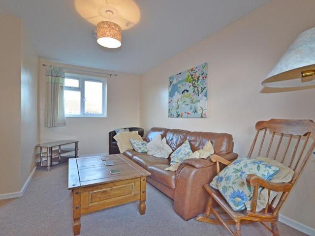 4 bedroom end of terrace house to rent