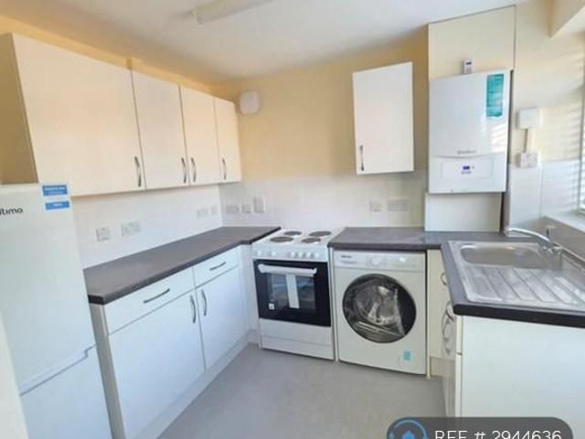 4 bedroom end of terrace house to rent