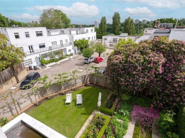 4 bedroom end of terrace house to rent