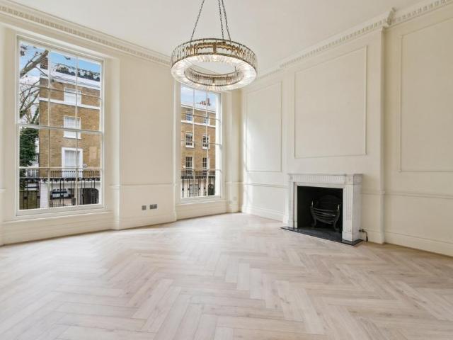 4 bedroom end of terrace house to rent