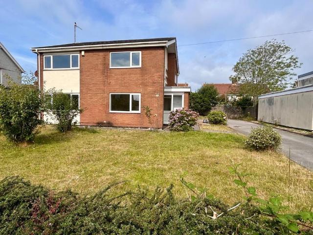 4 bedroom end of terrace house to rent