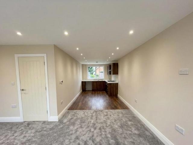 4 bedroom end of terrace house to rent