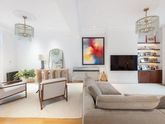 4 bedroom end of terrace house to rent
