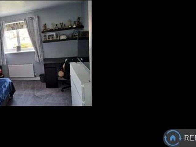 4 bedroom end of terrace house to rent