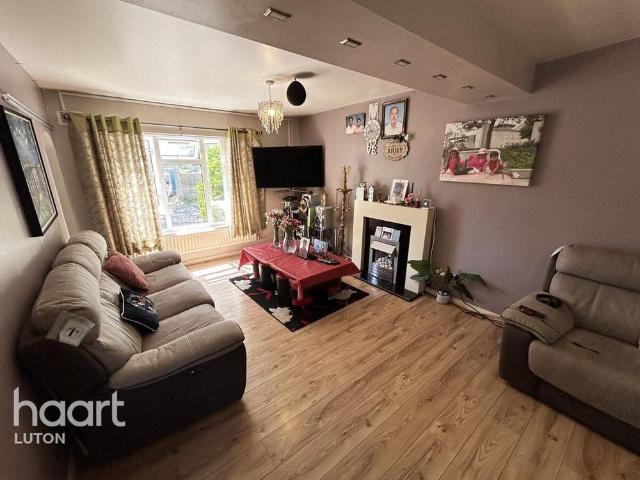 4 bedroom end of terrace house to rent