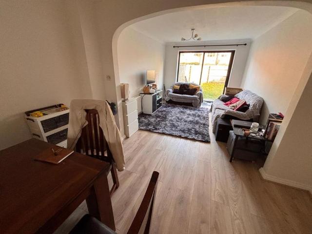 4 bedroom end of terrace house to rent