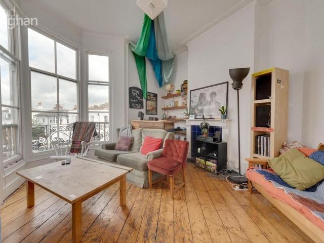 4 bedroom end of terrace house to rent