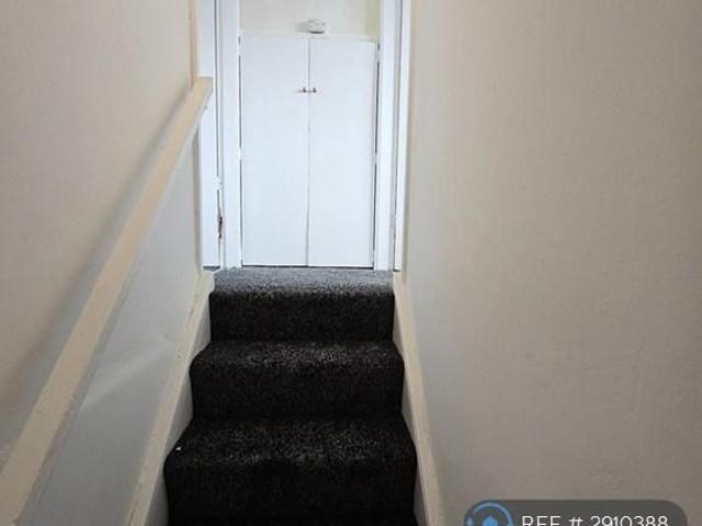 4 bedroom end of terrace house to rent