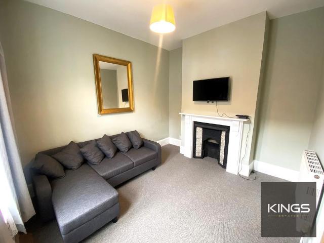 4 bedroom end of terrace house to rent