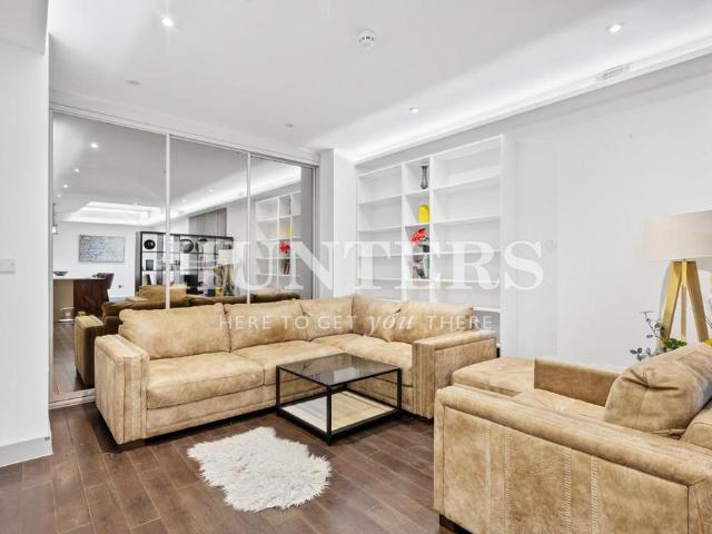 4 bedroom end of terrace house to rent