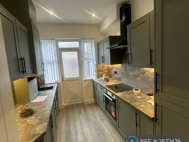 4 bedroom end of terrace house to rent