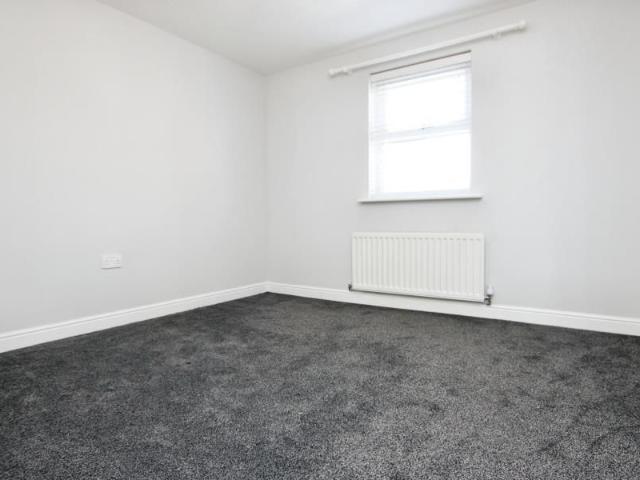 4 bedroom end of terrace house to rent