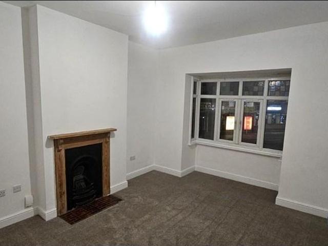 4 bedroom end of terrace house to rent