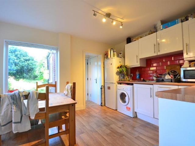 4 bedroom end of terrace house to rent