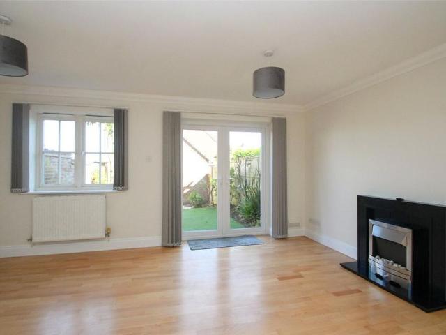 4 bedroom end of terrace house to rent