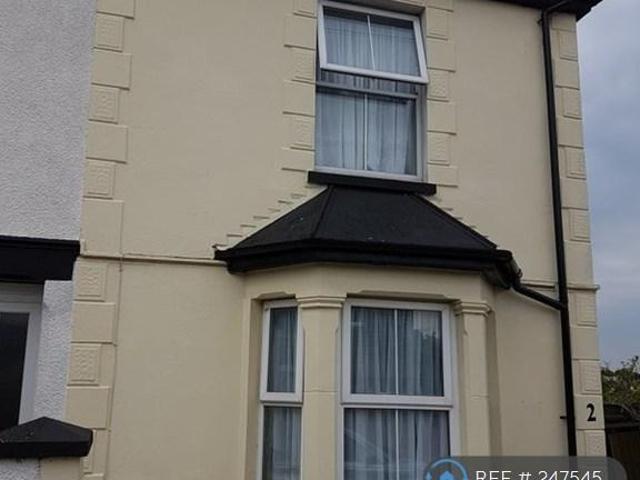 4 bedroom end of terrace house to rent
