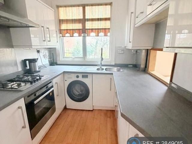 4 bedroom end of terrace house to rent