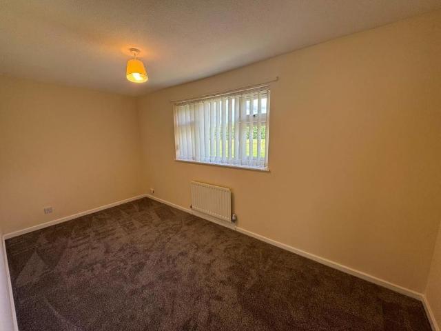 4 bedroom end of terrace house to rent