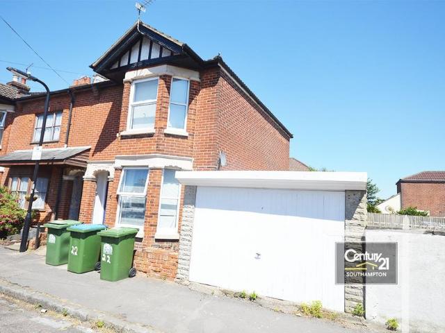 4 bedroom end of terrace house to rent
